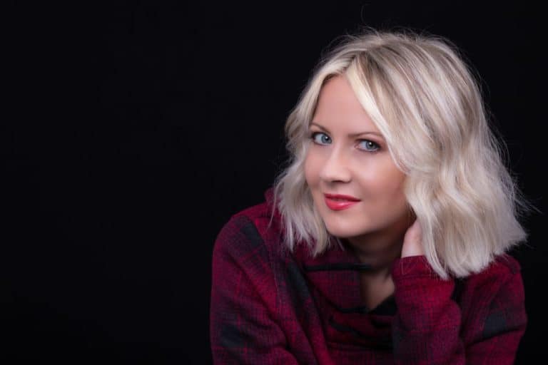 25 Types of White Hairstyles for Women (Photo Examples) – Headcurve