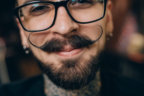 31 Homens famosos de bigode | Market tay